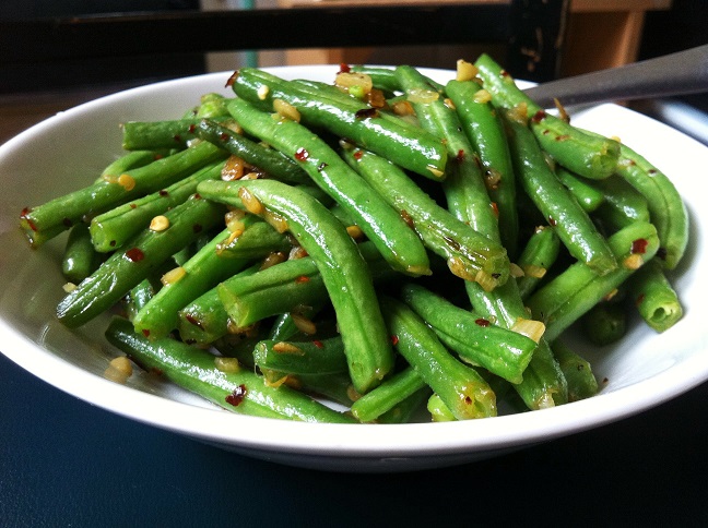 Spicy Garlic String Beans - Cooking with a Wallflower