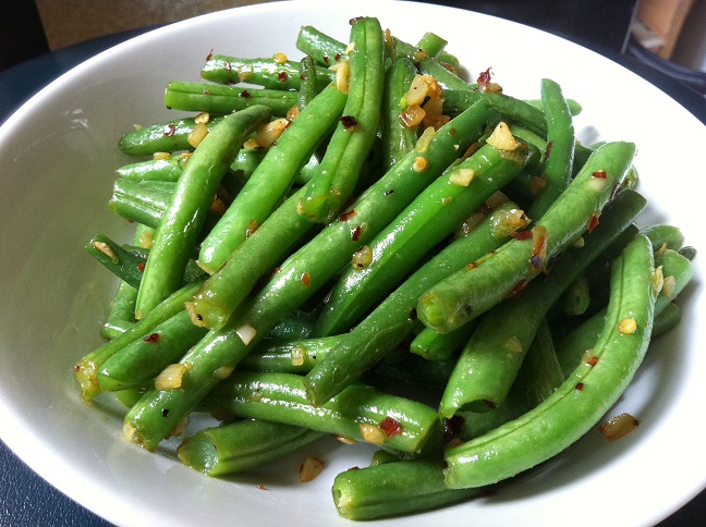 Spicy Garlic String Beans - Cooking with a Wallflower