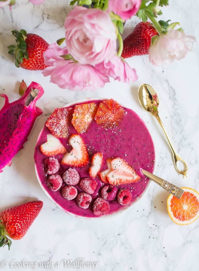 Acai Pitaya Smoothie Bowl - Cooking with a Wallflower