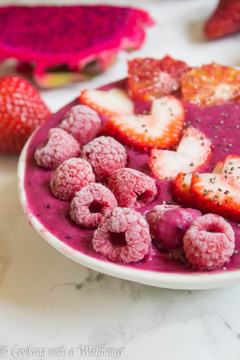 Acai Pitaya Smoothie Bowl - Cooking with a Wallflower