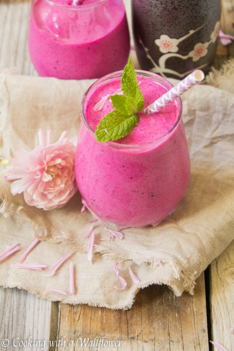 Pitaya Smoothie - Cooking with a Wallflower
