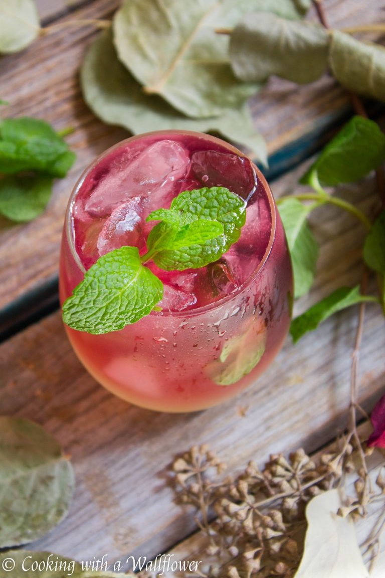 Sparkling Hibiscus Gin Lemonade - Cooking with a Wallflower